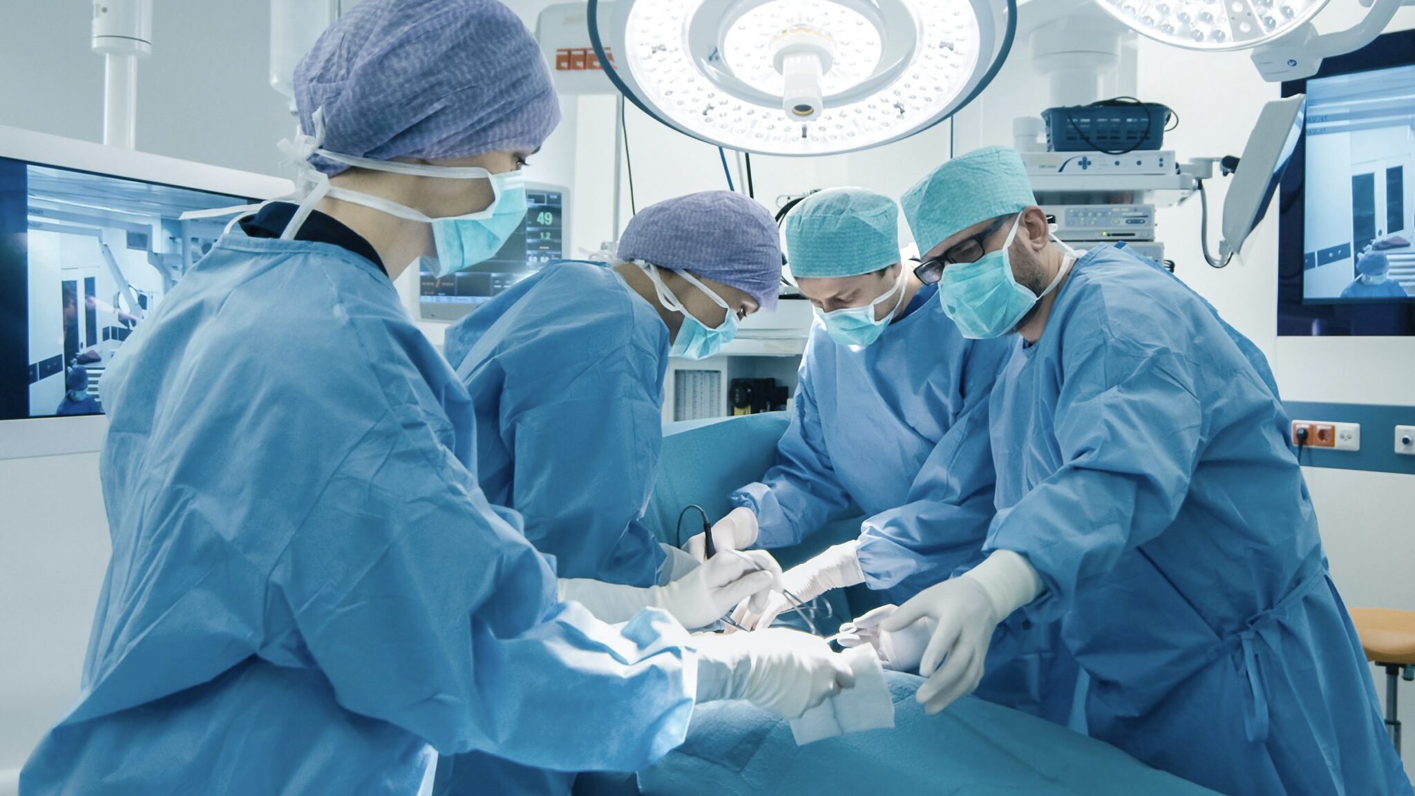 Operatia “prin gaura cheii” (histerectomia laparoscopica) - Doctor MiT